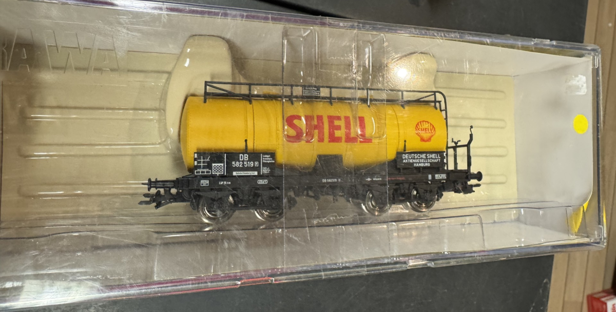 Brawa HO 47040 DB tankvogn SHELL Litra 582 519 - Spor HO godsvogne ...